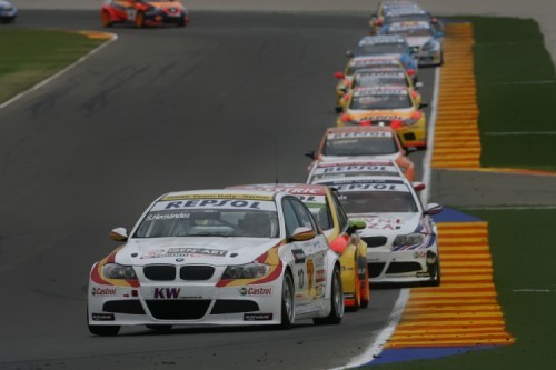Yvan Muller y Augusto Farfus se reparten victorias en Valencia