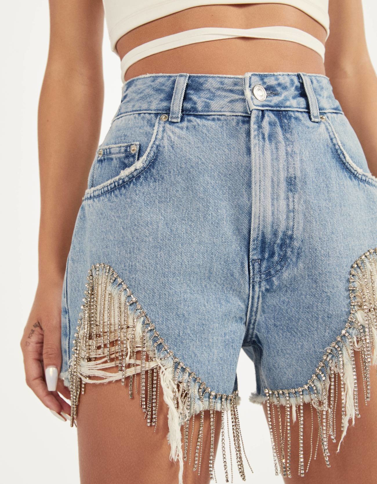 Hemos encontrado los shorts con strass de Chiara Ferragni en versión ...