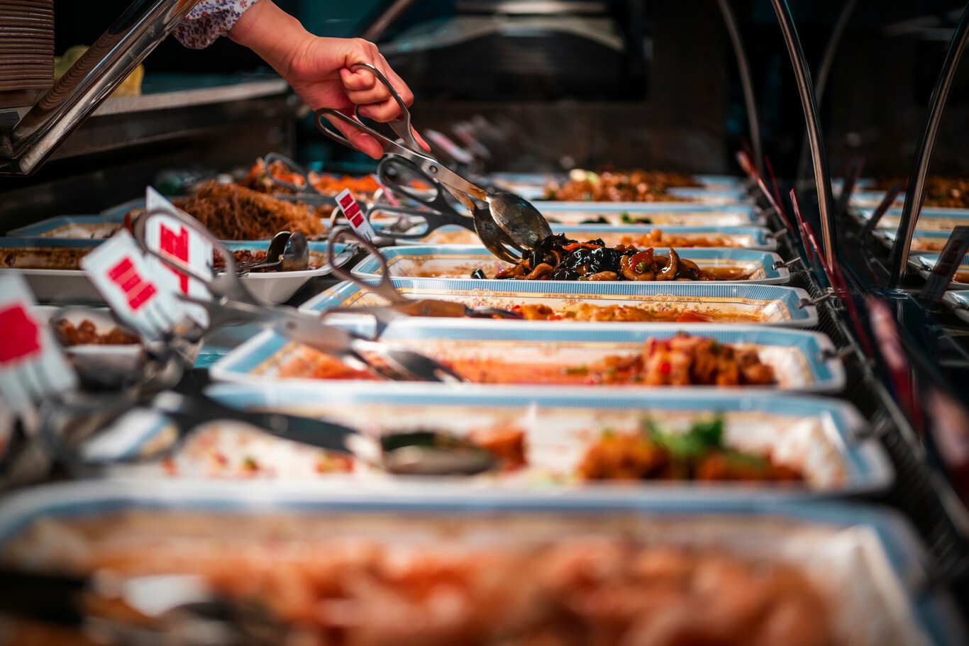 Estos son los alimentos que todo turista debería evitar en el bufé ...