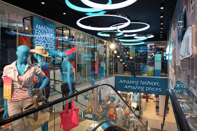 Primark se moderniza e inaugura su macrotienda más grande en España en ...