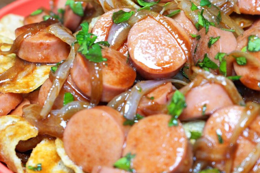 Cómo hacer salchichas botaneras para 15 personas, llevan salsas negras ...