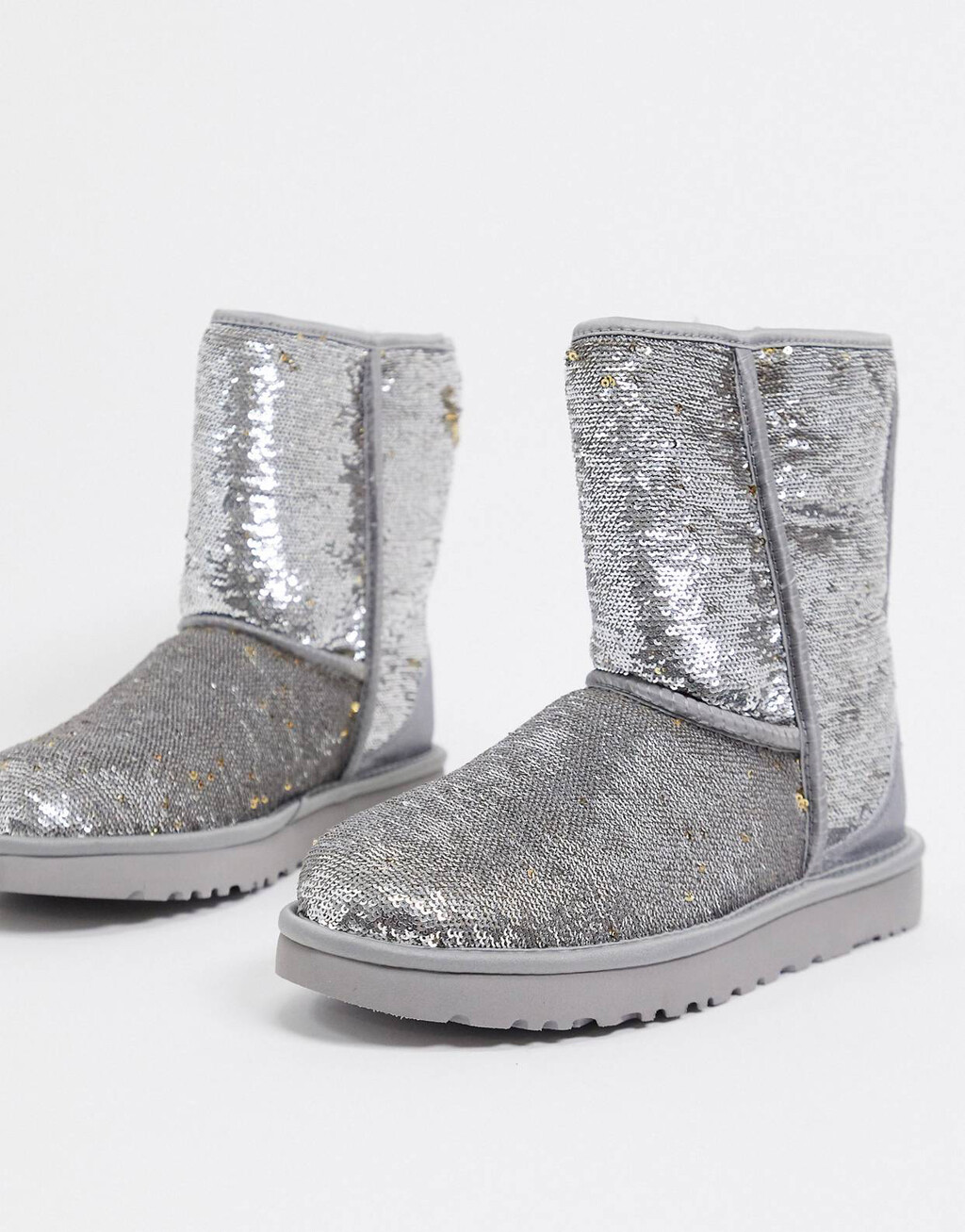 Las botas más calentitas son estas UGG reversibles que encontramos casi ...