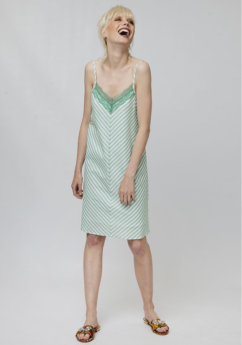 Vestidos, shorts, monos y bañadores son las prendas perfectas para una ...