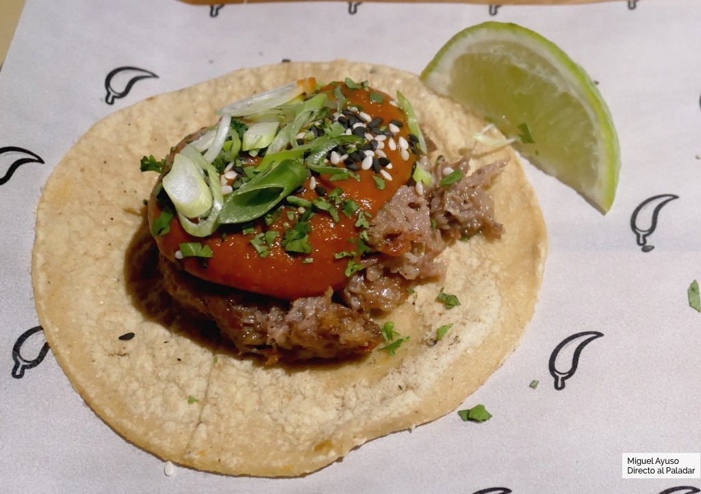 Este taco de sepia y oreja de Mawey Taco Bar es de los mejores que ...