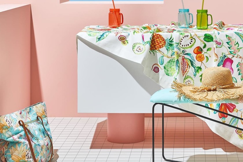 ¿Te gustan las mesas bonitas? Nos vamos de rebajas para darle un aire ...