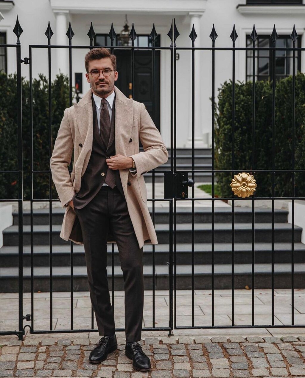 El mejor street-style de la semana adopta el traje café como armadura ...