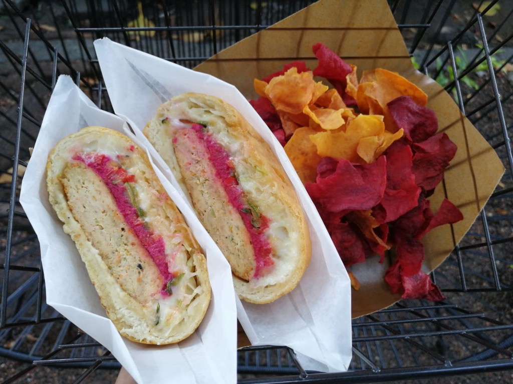 Kroket: empanadas del tamaño de una hamburguesa cubiertas de pan ...