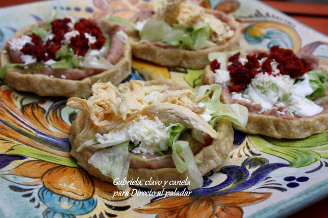 Sopes de pollo y chorizo. Receta mexicana