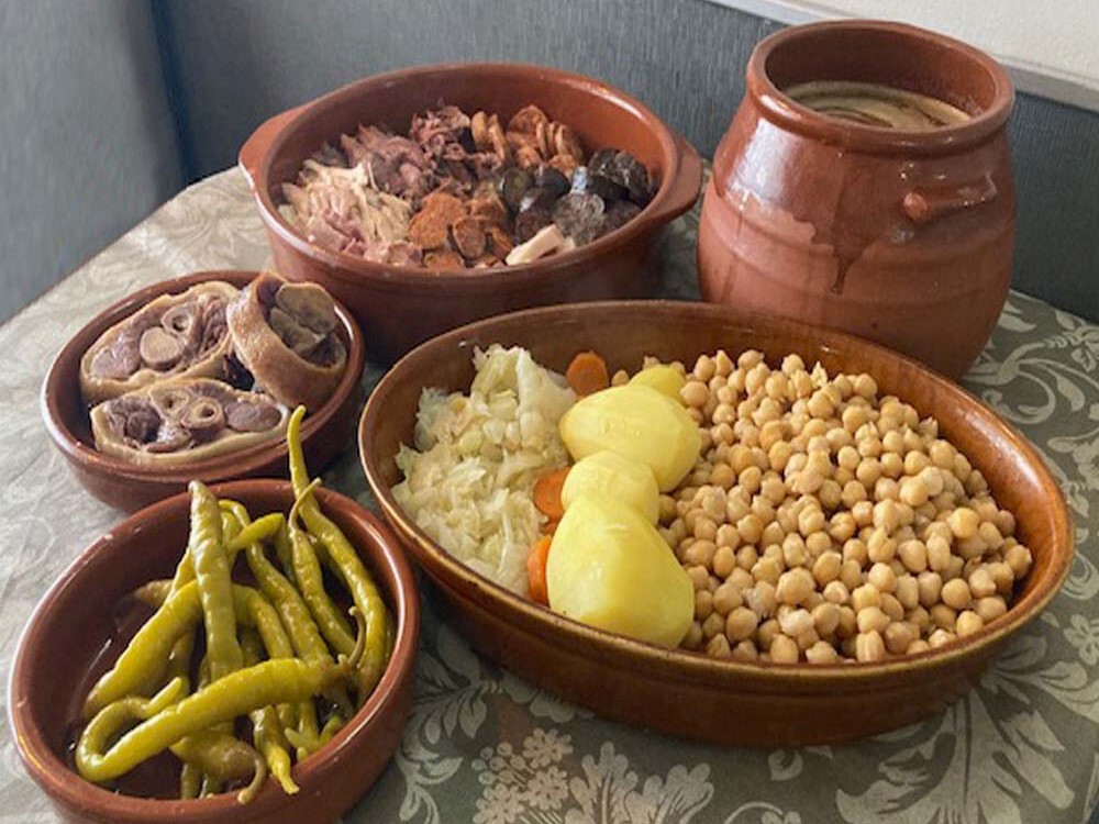 El restaurante escondido de Madrid para comer el mejor cocido cocinado ...