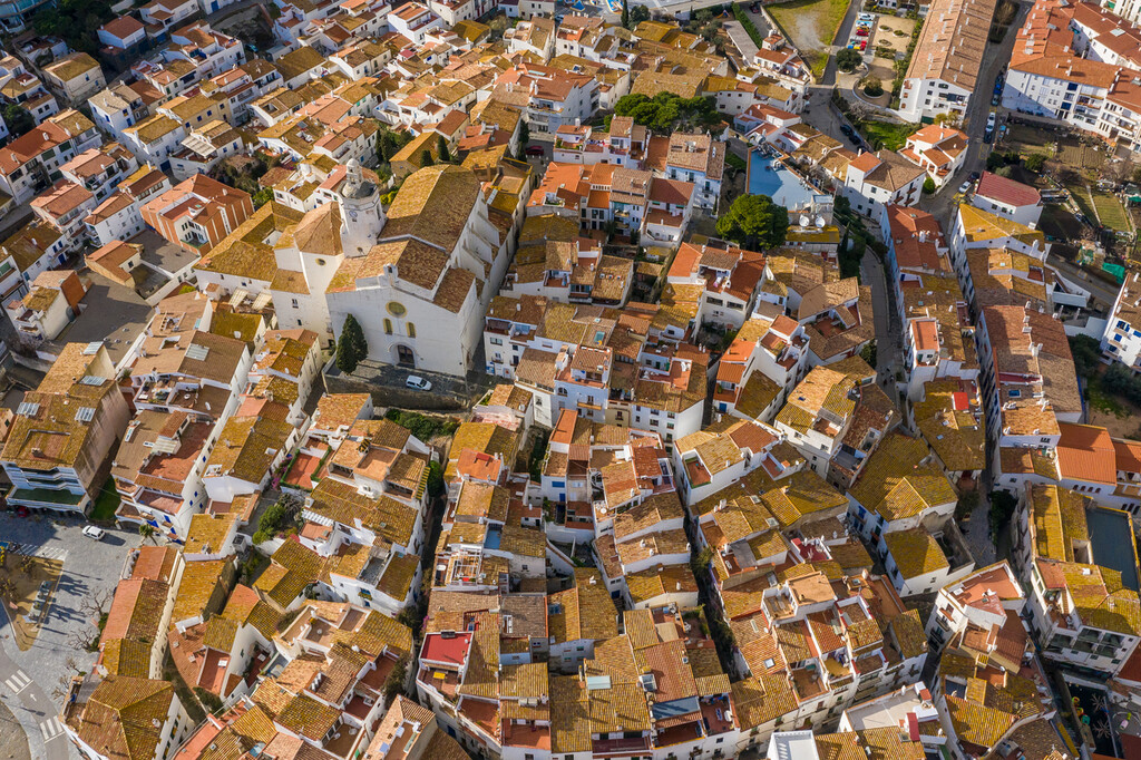 Este pueblo de España era el favorito de Picasso, Buñuel y Salvador ...