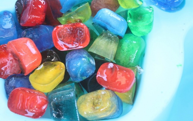Actividades para niños: pintar con hielo de colores