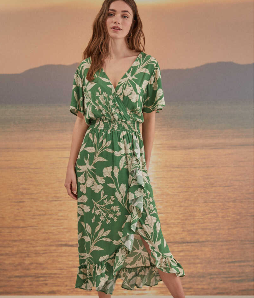 Women'Secret y el vestido verde que nos tiene enamoradas rebajado a mitad de precio