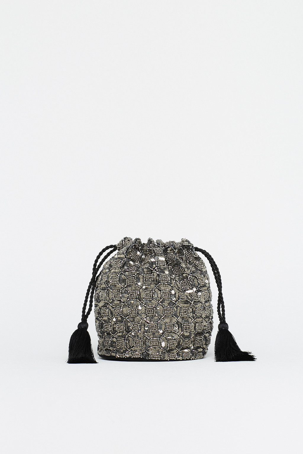 La nueva colección de bolsos de Sfera promete colarse en la mente (y el ...