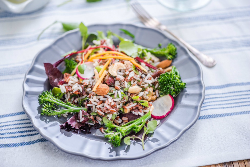 Qué es y cómo se hace una ensalada compuesta