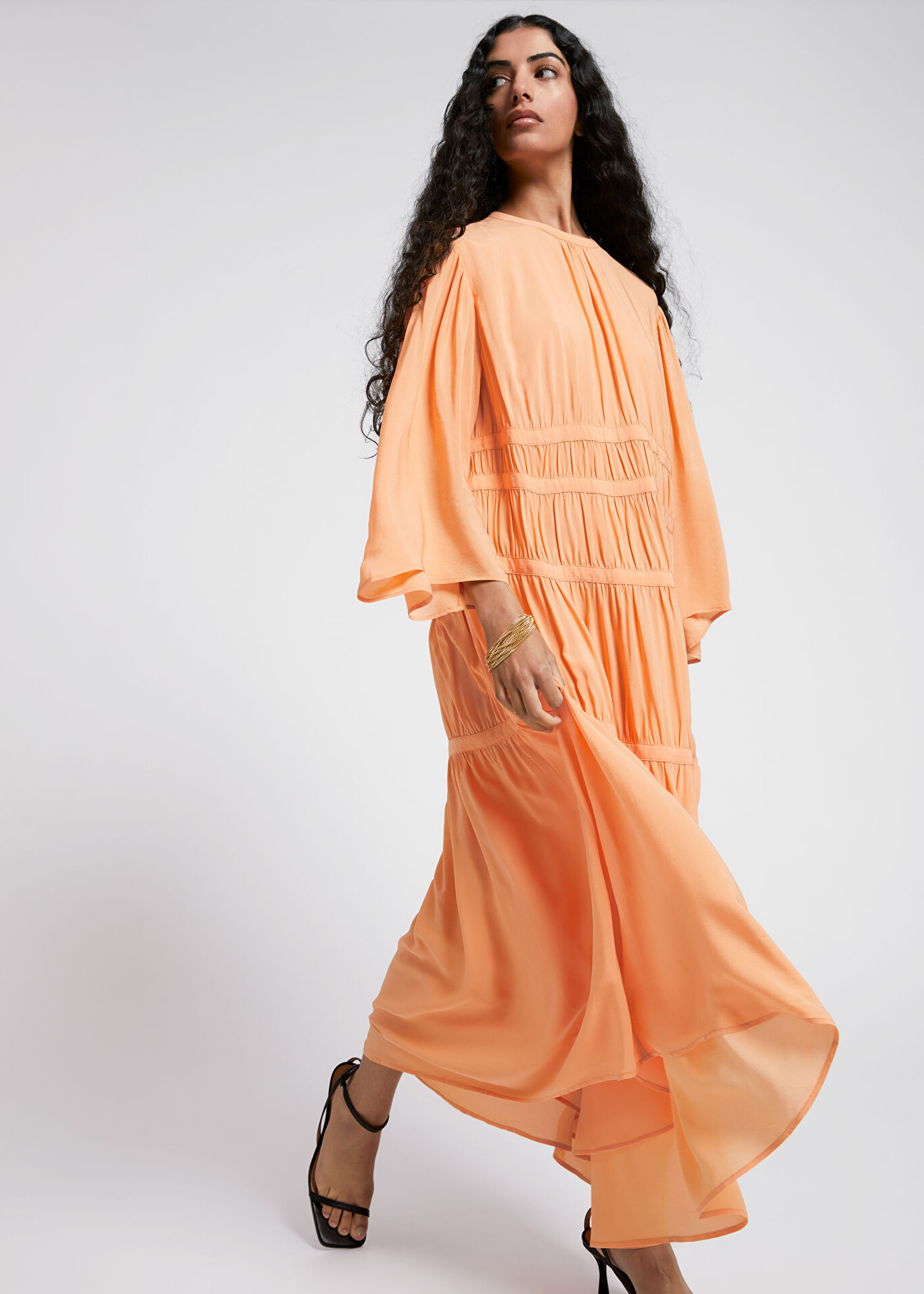 El color naranja es tendencia y estos 17 vestidos de invitada nos lo ...