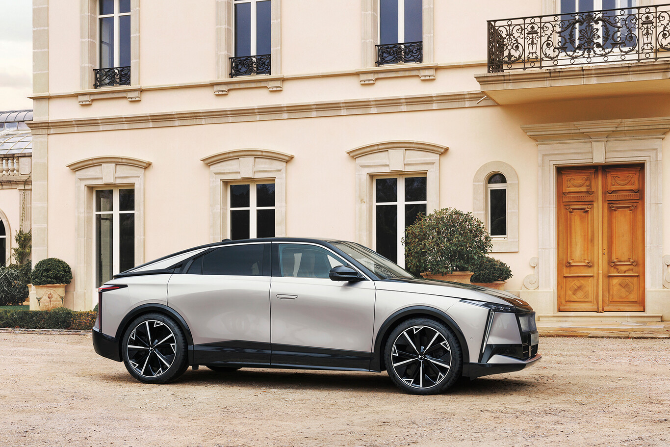 Probamos el nuevo DS Nº8: a medio camino entre SUV y berlina, es un ...