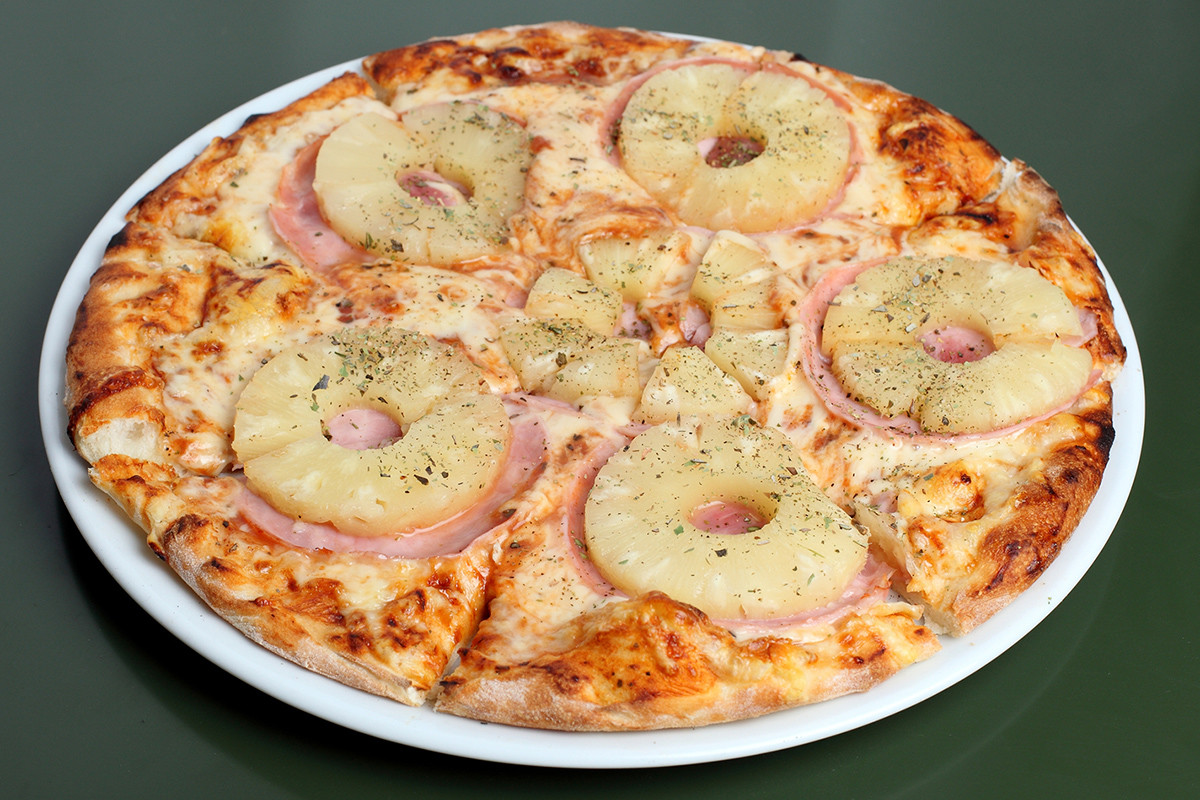 La historia de la pizza con piña o hawaiana: un plato canadiense de ...