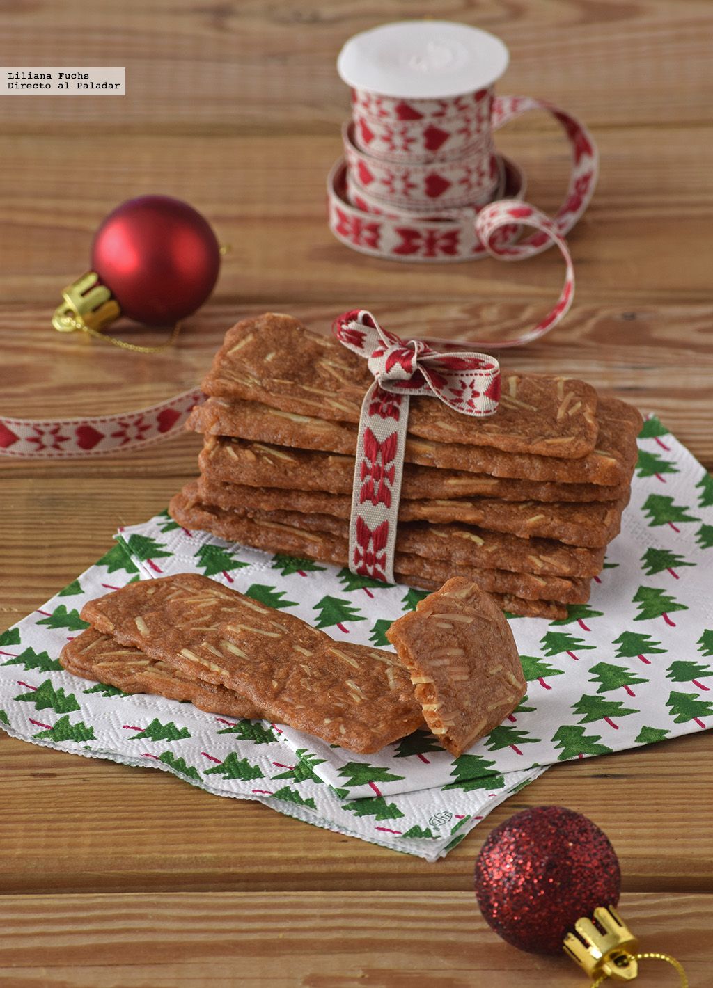 Galletas finas crujientes de almendra. Receta de postre fácil y sencilla