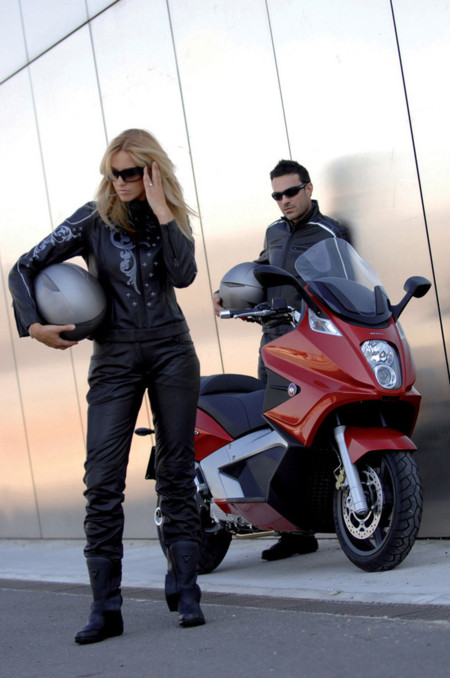 Gilera GP 800 maxi-scooter