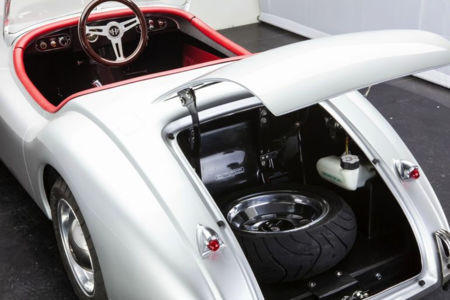 Coches a mitad de tamaño, ¿un juguete para niños o adultos?