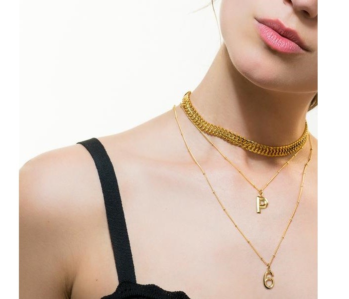 Los 29 collares con iniciales de tendencia con los que querrás llevar ...