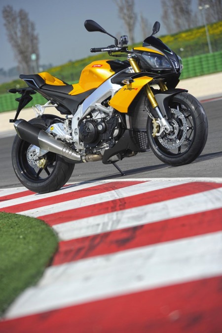 Aprilia Tuono V4 R, galería, vídeo y datos oficiales