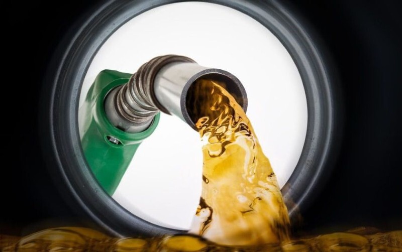 Un mecánico explica por qué es peligroso llenar el tanque de gasolina ...
