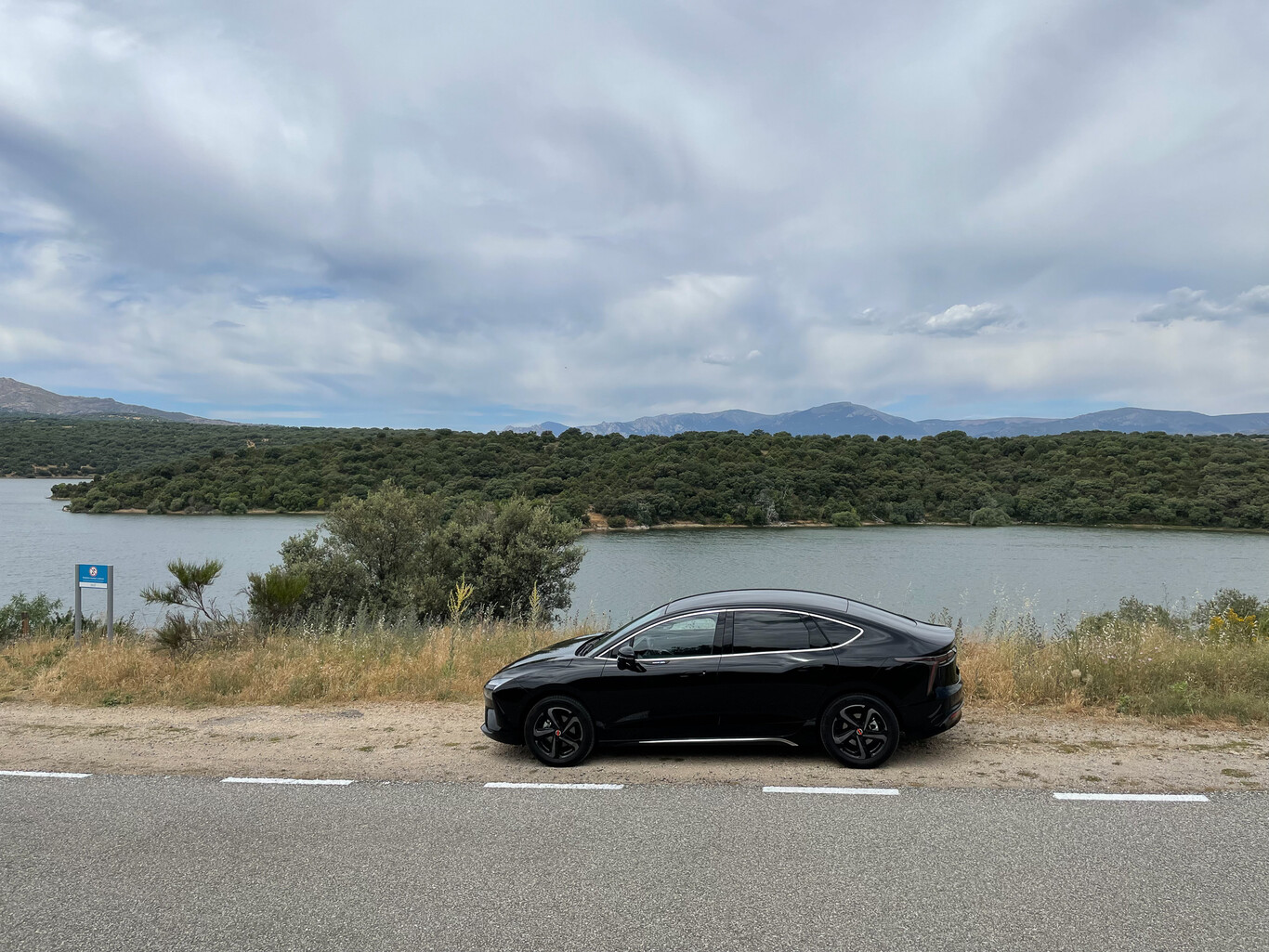 Así es Mobilize Limo: el coche eléctrico sobre el que gira el servicio ...