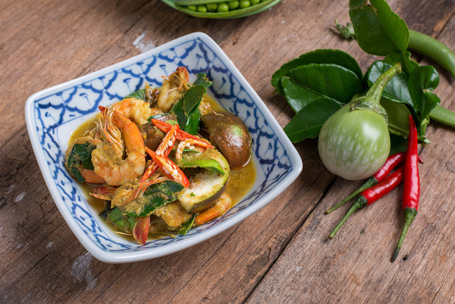 Qué es la lima kaffir, ingrediente imprescindible de la cocina tailandesa