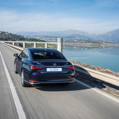 Lexus ES 300h y RC 300h 2019, prueba contacto: híbridos de lujo con ...