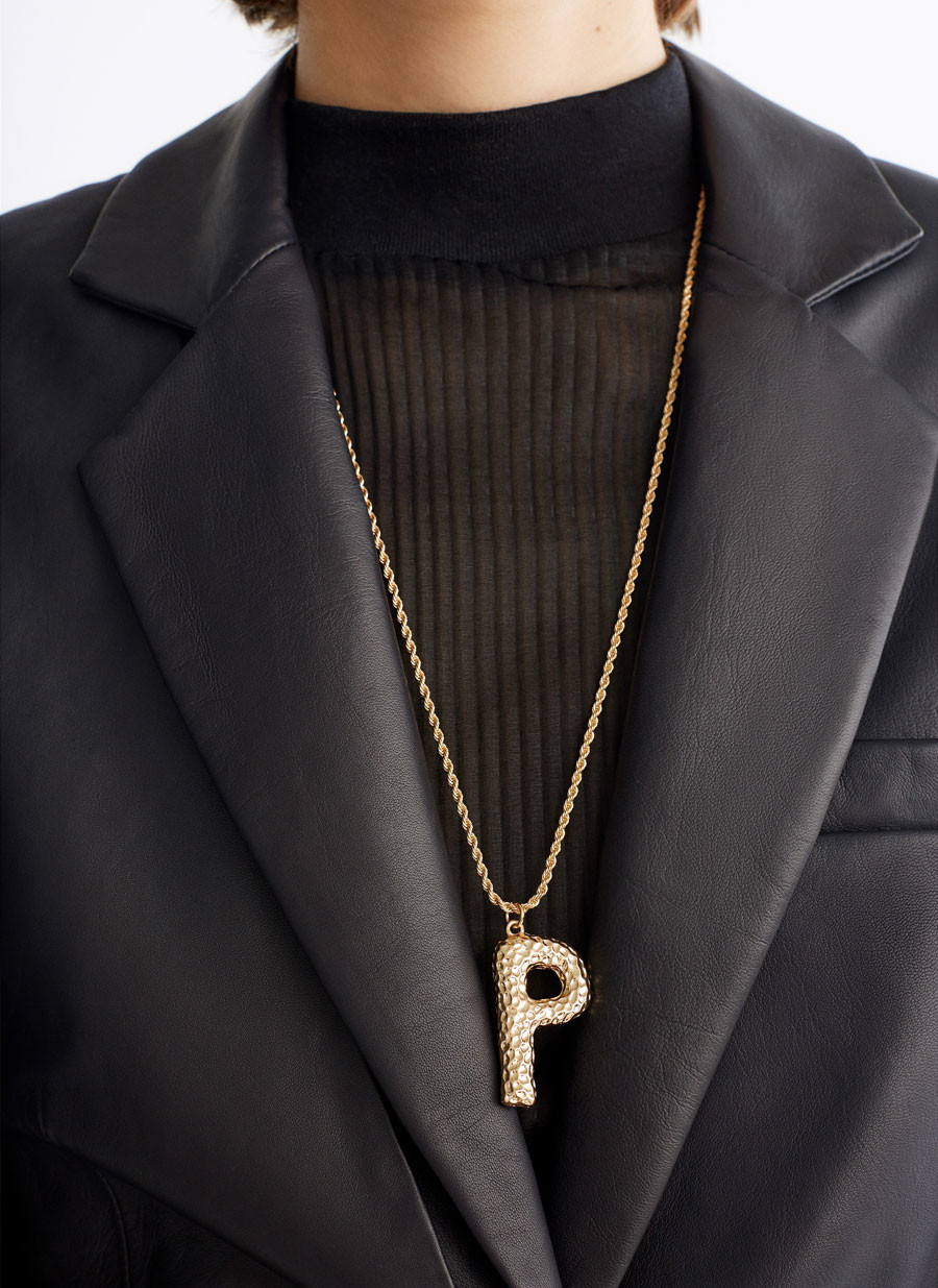 Los 29 collares con iniciales de tendencia con los que querrás llevar ...