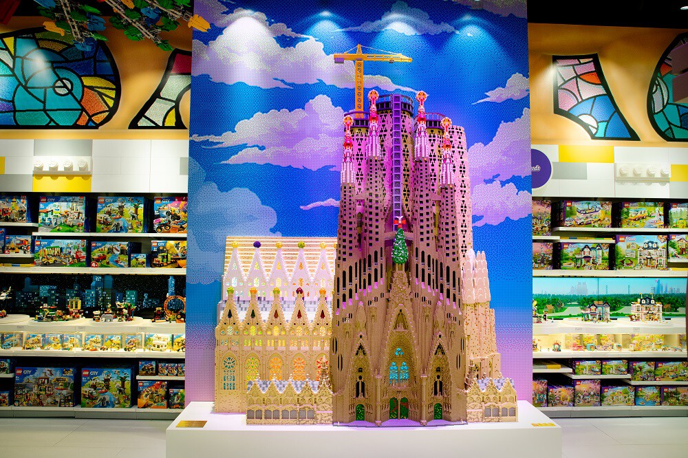 Lego abre la tienda más vanguardista y tecnológica de Europa con Gaudí ...