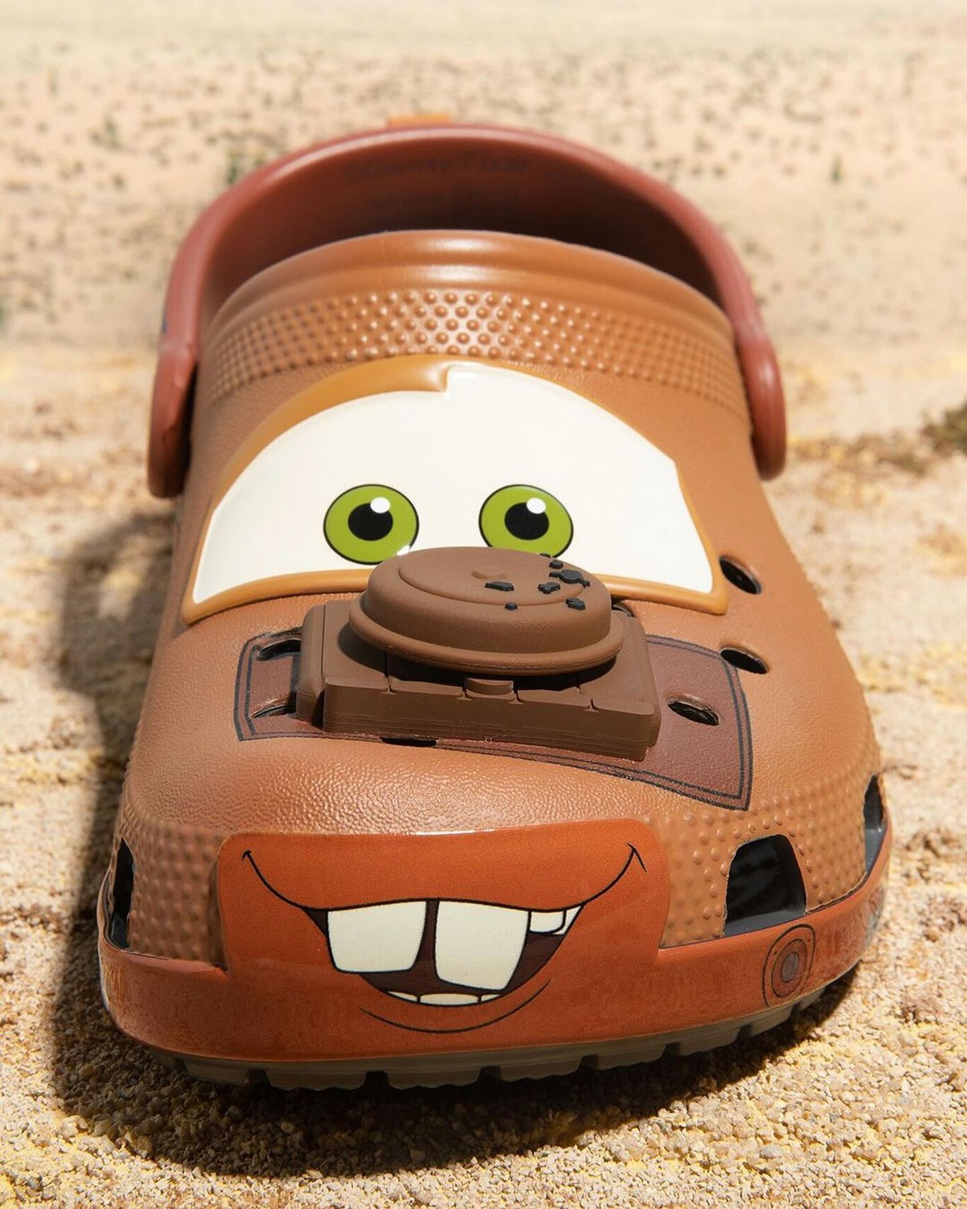 Crocs revela sus sandalias más divertidas hasta la fecha con esta ...