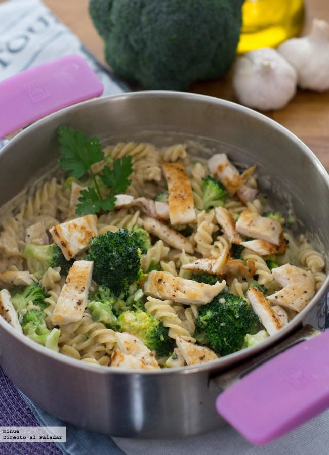 Receta de fusilli Alfredo con brócoli