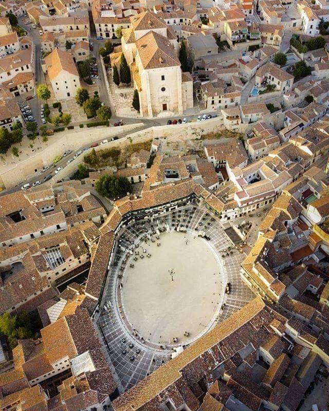El pueblo más bonito de Madrid se llama Chinchón, se ve en un día y su ...