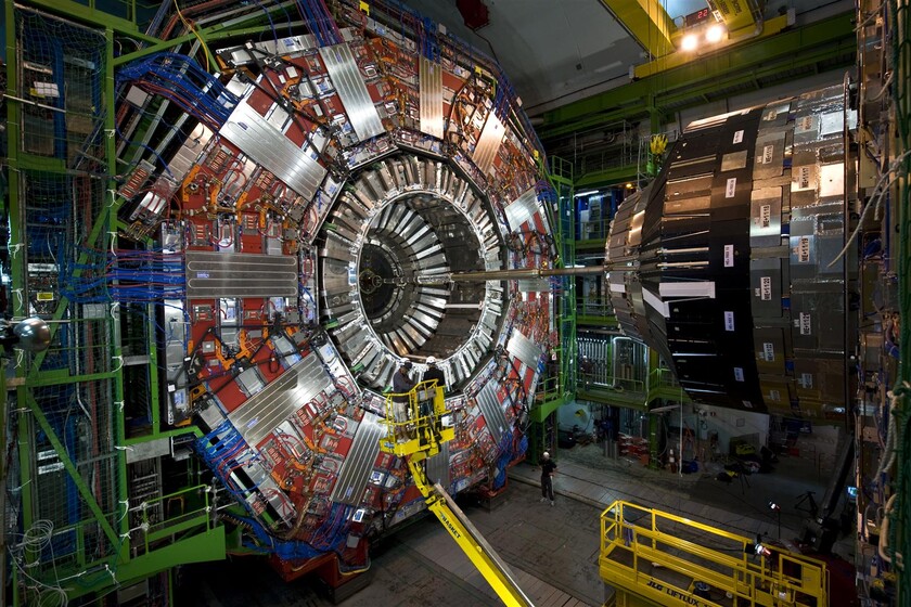 Una de las máquinas más complejas de la Tierra, el detector CMS del ...