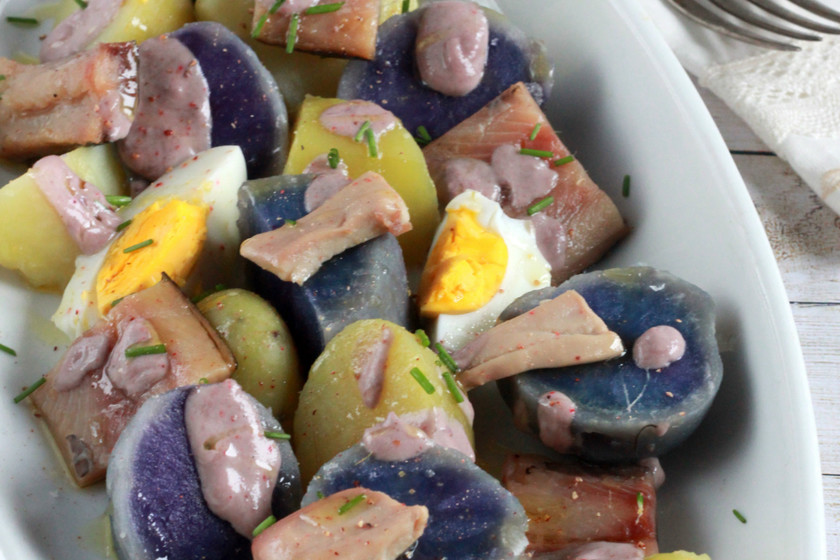 Ensalada noruega de arenque y patatas