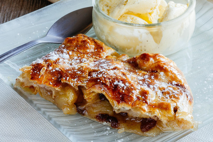 ¿Cómo hacer el strudel de Manzana? Receta clásica de postre