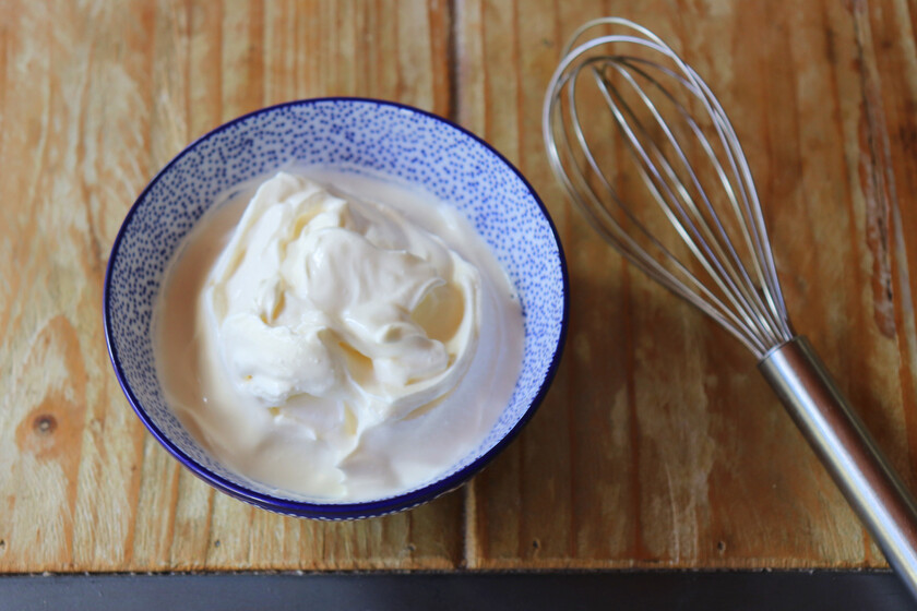 Cómo hacer nata líquida casera: receta de crema de leche fácil y sin azúcar