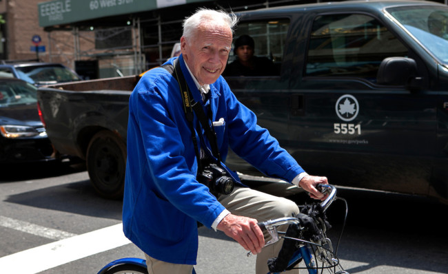 Bill Cunningham, diseccionando la sociedad a través de la moda a pie de calle