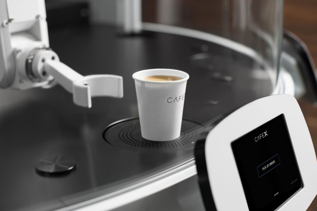 Los robots llegan a las cafeterías, y éste es capaz de servir hasta 120 ...
