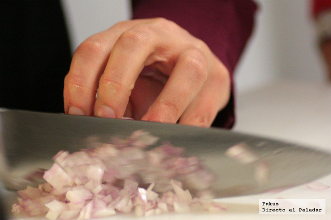 Cómo cortar o picar cebollas sin llorar. Truco de cocina