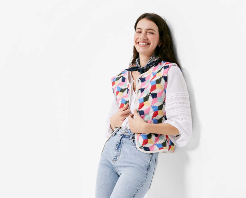 Springfield pone color a nuestros básicos con el chaleco acolchado más trendy por menos de 18 euros