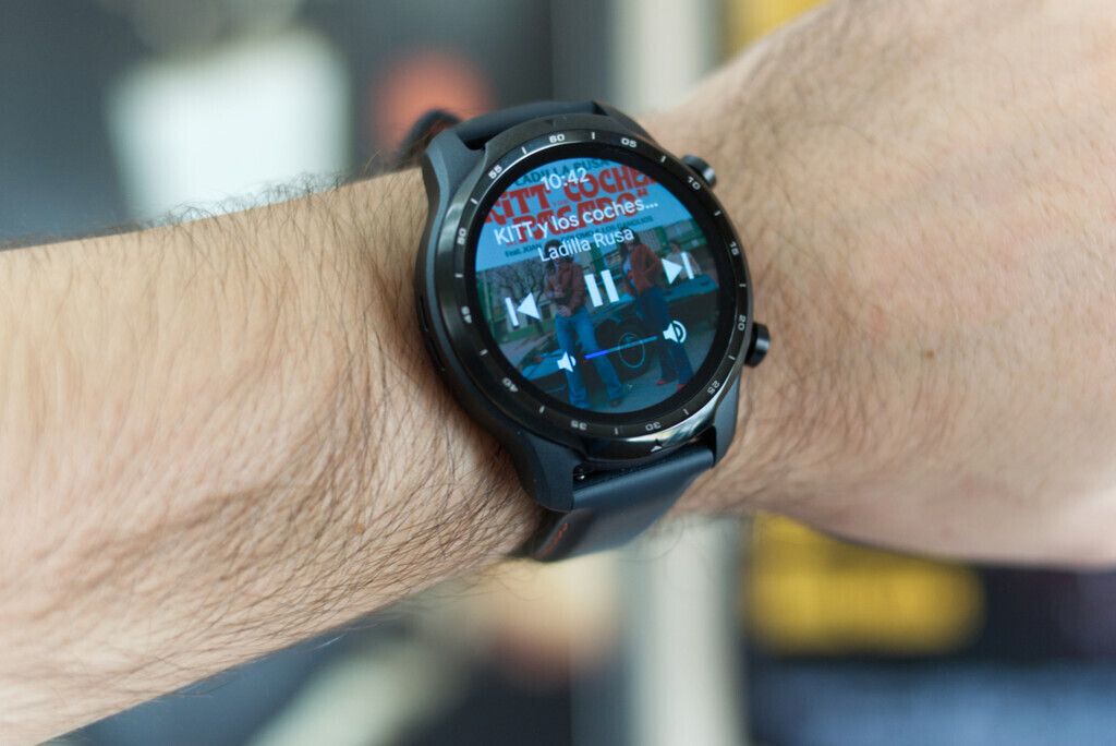 Spotify ya permite descargar música en los smartwatches con Wear OS ...