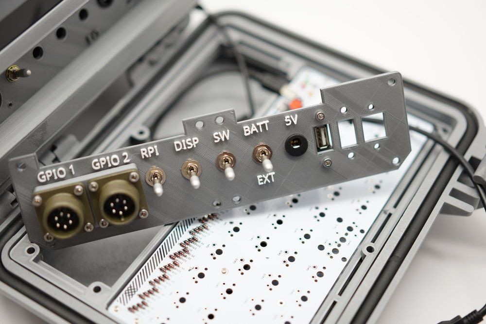 Este mini PC cyberpunk basado en Raspberry Pi fue creado pensando en el ...