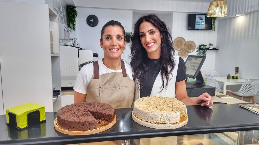 Esta pastelería de Conil no abre los domingos porque sus postres, más ...