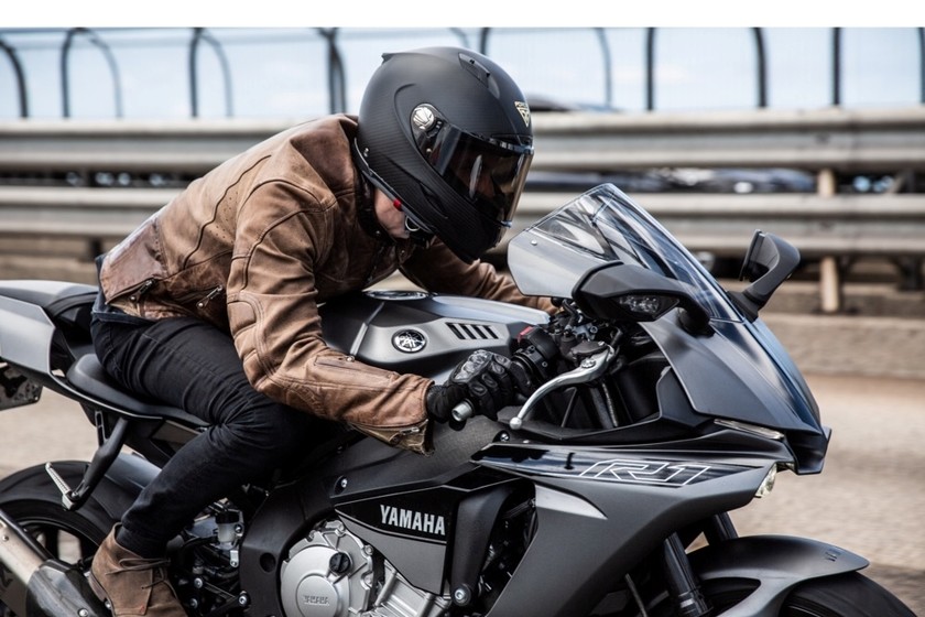 Este casco de moto inteligente promete guiarnos hasta un destino ...