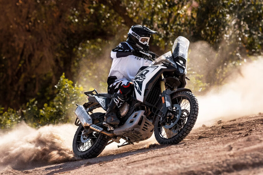 Si la Voge 900 DSX ya lo petó, su hermana trail de 800 cc es todavía ...