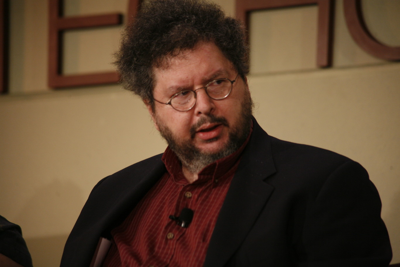 El mundo espejo es la metáfora con la que se intenta explicar la ...