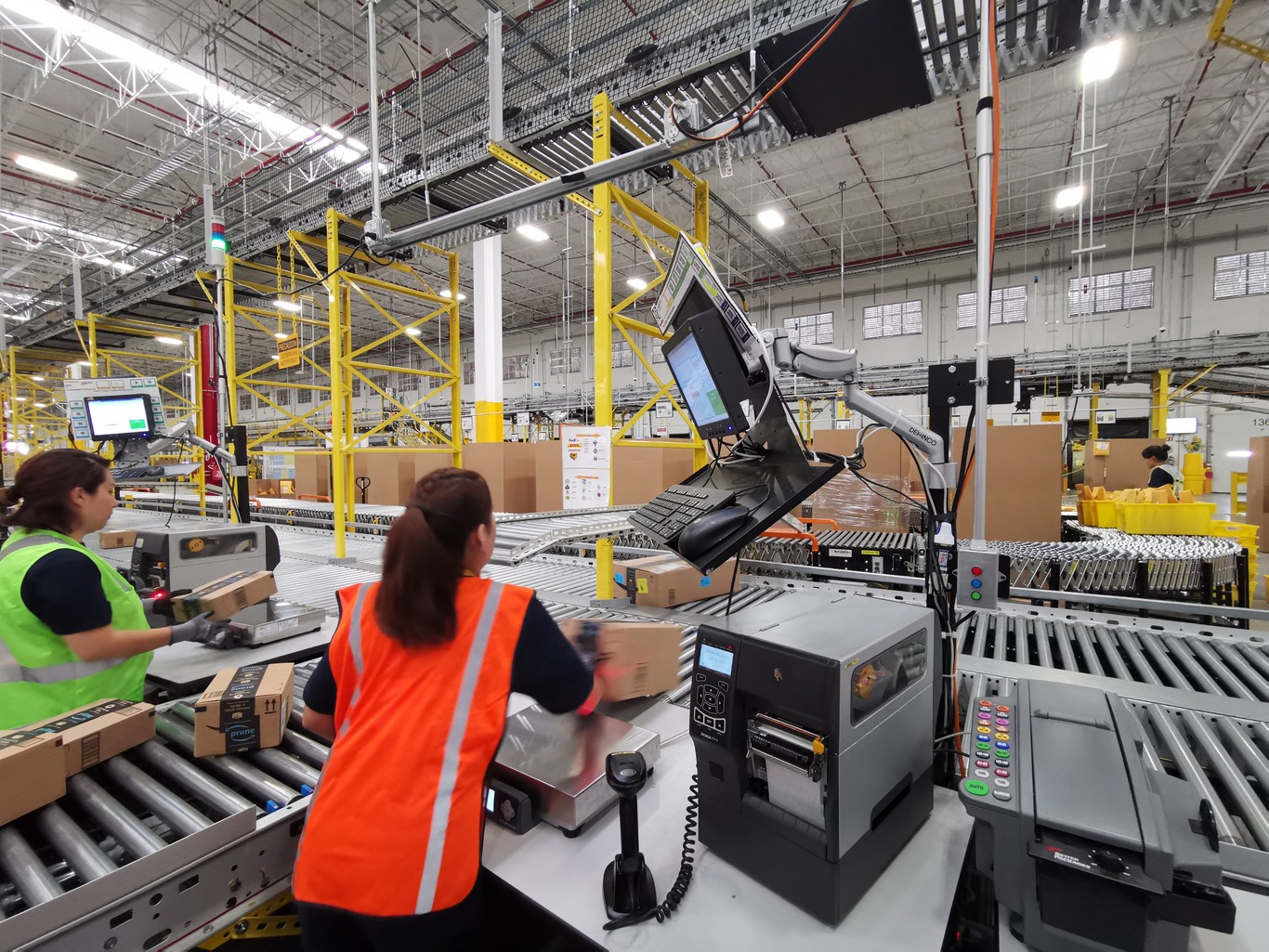 Así es estar en las entrañas de Amazon por un día: visitamos su centro ...